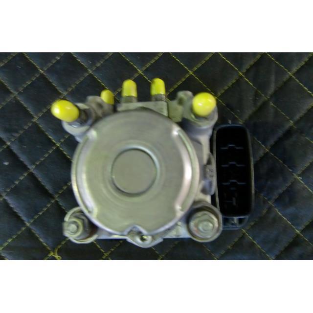 エブリイワゴン エブリィ EBD-DA64V ABSアクチュエーター ZJ3 56100-68HA0 : ほりおパーツヤフー店 - 通販 - Yahoo!ショッピング