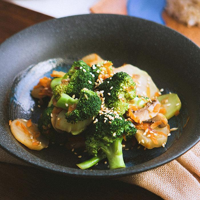 有機 JAS オーガニック 冷凍 ブロッコリー カット 300g x 3 合計900g 無添加 保存料不使用 塩不使用 化学物質不使用 無農薬 バラ凍結 冷凍ブロッコリー : HORIZON ...