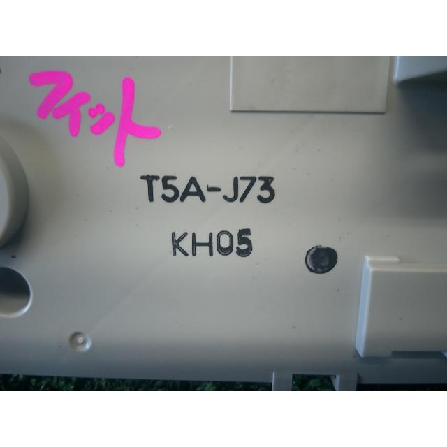 フィット DBA-GK4 A/Cスイッチパネル 13G L ホンダセンシング 4WD NH830M 79602-T5A-J73 : リサイクルパーツHOWA - 通販 - Yahoo!ショッピング