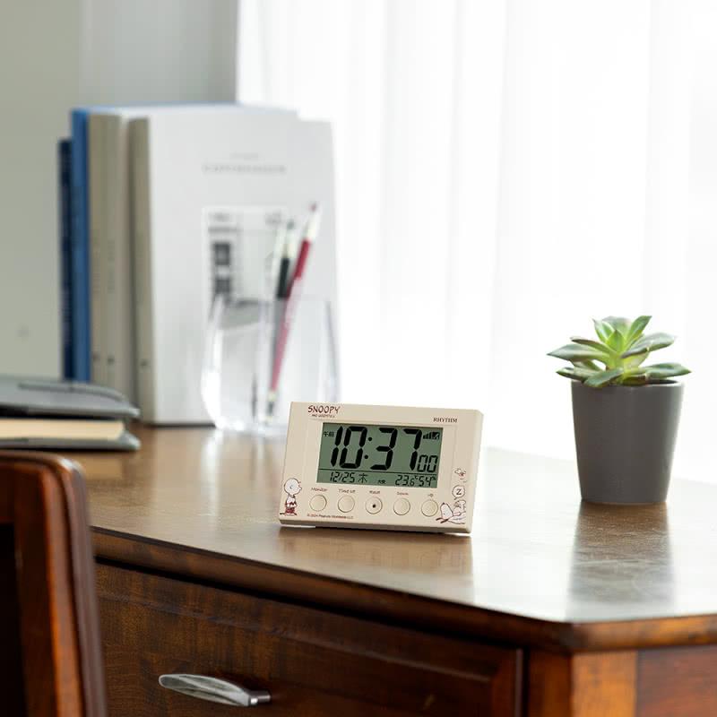 SNOOPY スヌーピー 電波デジタル目覚まし時計 ベージュ R166置き時計 時刻 カレンダー 温度 湿度表示 卓上 単3電池式 8RZ166MS38 : アイヒーリング - 通販 ...