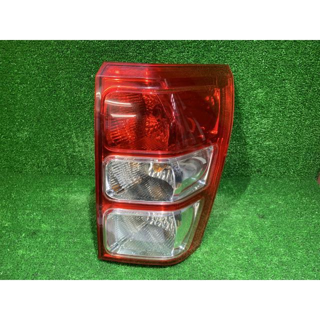 エスクード CBA-TDA4W 右テールランプ 35650-65J21 : IAC-PARTS - 通販 - Yahoo!ショッピング