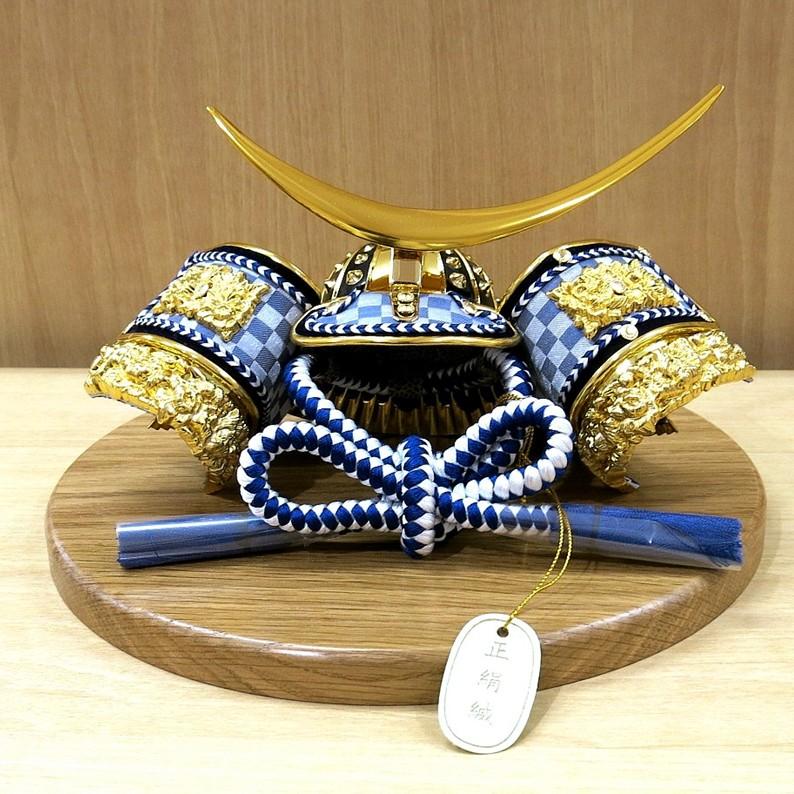 コンパクト ブルー 伊達政宗 兜飾り 8612 （毛バタキ付き）五月人形 赤糸縅 初節句 新作 : いち藤 - 通販 - Yahoo!ショッピング