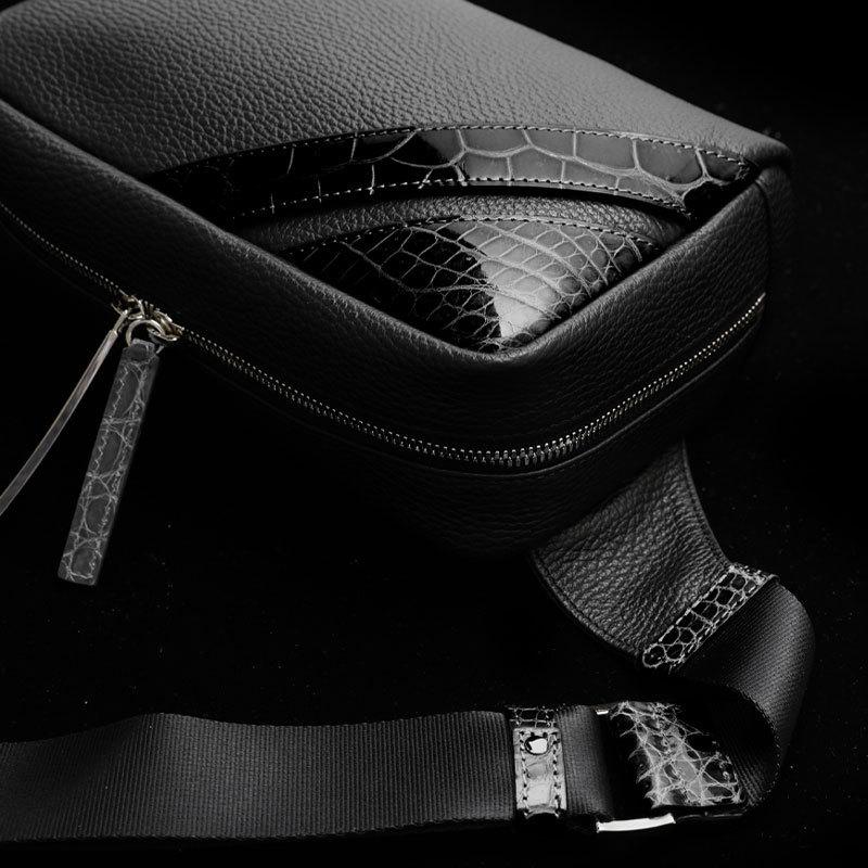 池田工芸】旅の相棒になる容量2倍モデル Crocodile Body Bag 池田工芸】旅の相棒になる容量2倍モデル Crocodile Body Bag