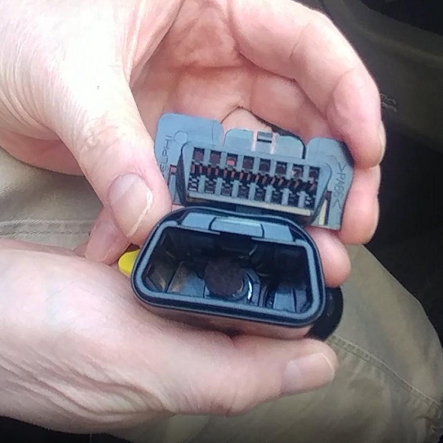 OBD2ポート用ロック AUTOCYB イモビカッターから愛車を守る！！ : アイクスヤフーショップ - 通販 - Yahoo!ショッピング