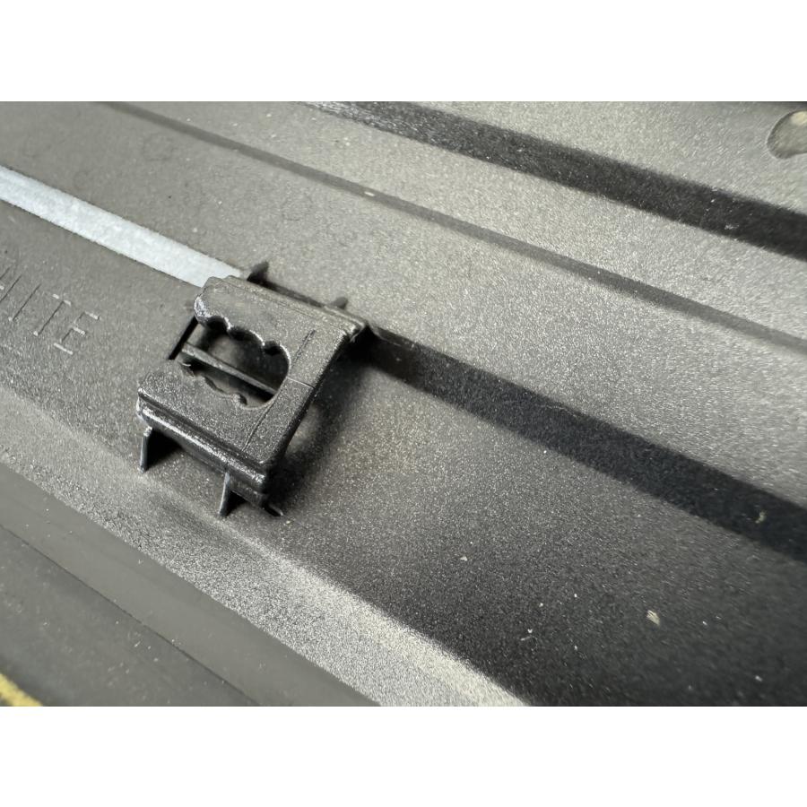 GP3 フリードスパイク ハイブリッド 純正 右 クォーターパネル ガーニッシュ ガンメタリック 75610-SFM-00J0 GB3 GB4 ...