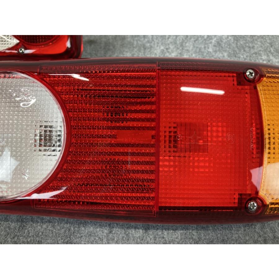 新車外し UDトラックス クオン 純正 VIGNAL テールランプ コンビネーションランプ 左右セット (R4090) : インフィニ ヤフー店 - 通販 - Yahoo!ショッピング