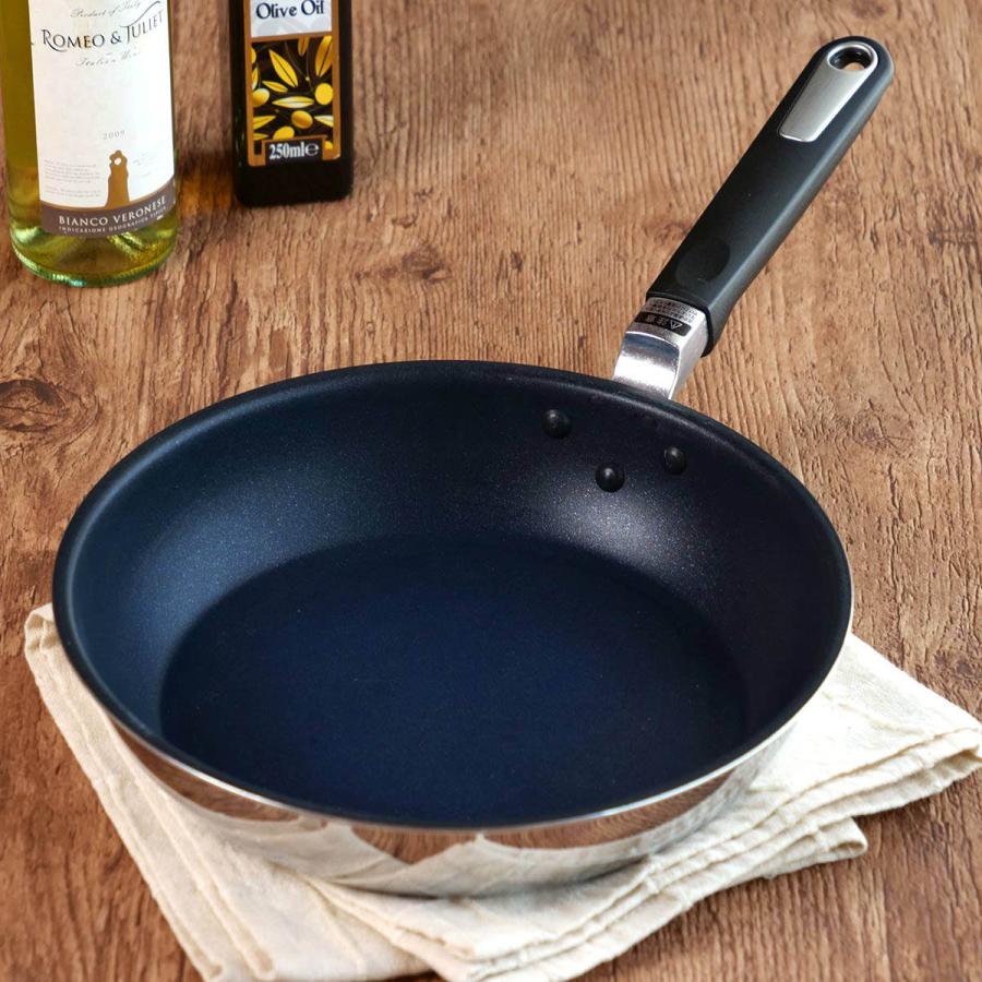 フライパン 26cm IH対応 クワトロプラス 日本製 UMIC ユミック （ ガス火対応 オール熱源対応 炒め鍋 いため鍋 金属ヘラOK ふっ素加工 軽い ） : 404143 ...