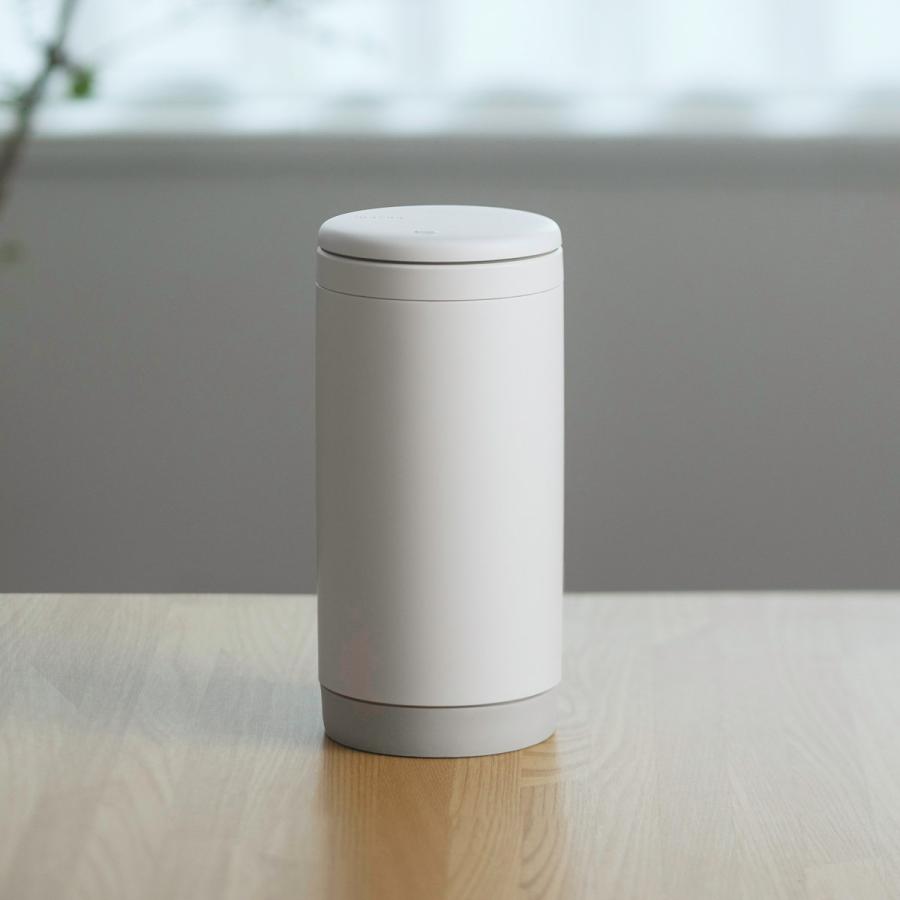 marna 特典付き マーナ ウェットティッシュケース W660 （ 片手で使える ワンタッチ 吸盤 縦 ロールタイプ 詰め替え用 ふた付き パッキン付き 密閉 乾燥防止 ） : インテリア ...