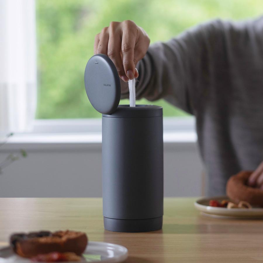 marna 特典付き マーナ ウェットティッシュケース W660 （ 片手で使える ワンタッチ 吸盤 縦 ロールタイプ 詰め替え用 ふた付き パッキン付き 密閉 乾燥防止 ） : インテリア ...