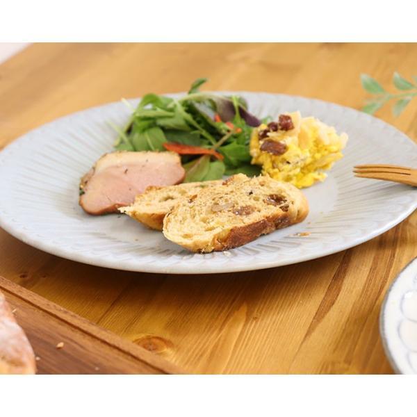 しのぎストライプリムプレート24cm 皿 お皿 プレート 大皿 美濃焼 日本製 白 ホワイト 輪花 リンカ 食器 磁器 陶器 洋食器 かわいい ...