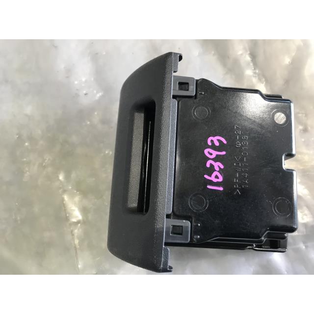 ハイエース LDF-KDH206K 灰皿 ロングDX 4WD 6人 1.25T 058 74102-26070-B0 : 石川商店自動車中古パーツネット店 - 通販 - Yahoo!ショッピング