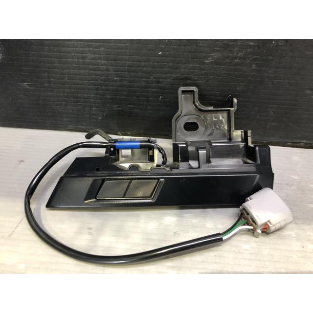 NOAH ノア 6AA-ZWR90W リアパワーゲートスイッチ ハイブリッドS-Z 7人 226 68373-V1020 パワーバックドア ...