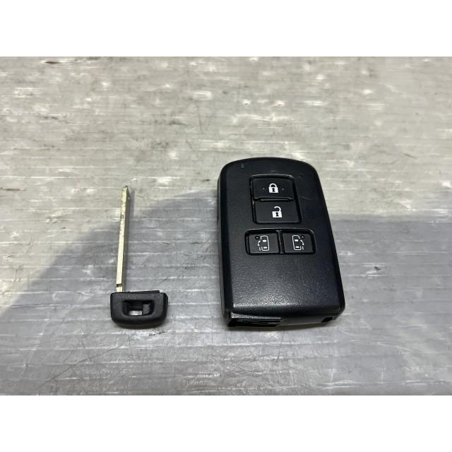 ヴォクシー DBA-ZRR80W キーレスリモコン ZS 7人 070 89904-28561 : 石川商店自動車中古パーツネット店 - 通販 - Yahoo!ショッピング