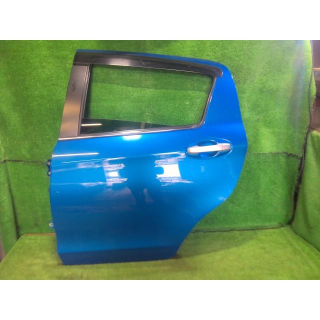 ヴィッツ DBA-NSP135 左 リアドア # 8T0 オートモティブ M2L3 : Itami Web Store - 通販 - Yahoo!ショッピング