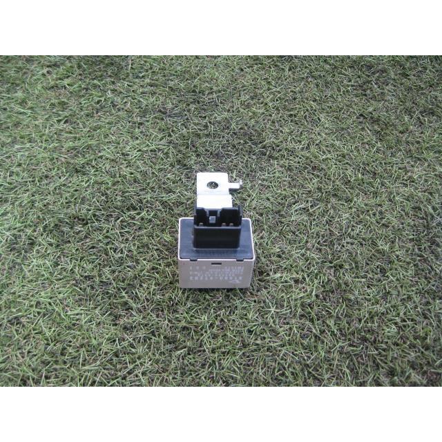 ネイキッド Gフロント-L750S (フラッシャーリレー)/8P/(DENSO 95311 : 伊藤商会 ヤフー店 - 通販 - Yahoo!ショッピング