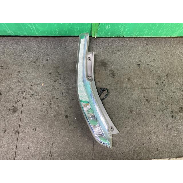 リーフ ZAA-AZE0 左テールランプ KAD D115 26555-3NK1A : 株式会社イワマワークス - 通販 - Yahoo!ショッピング