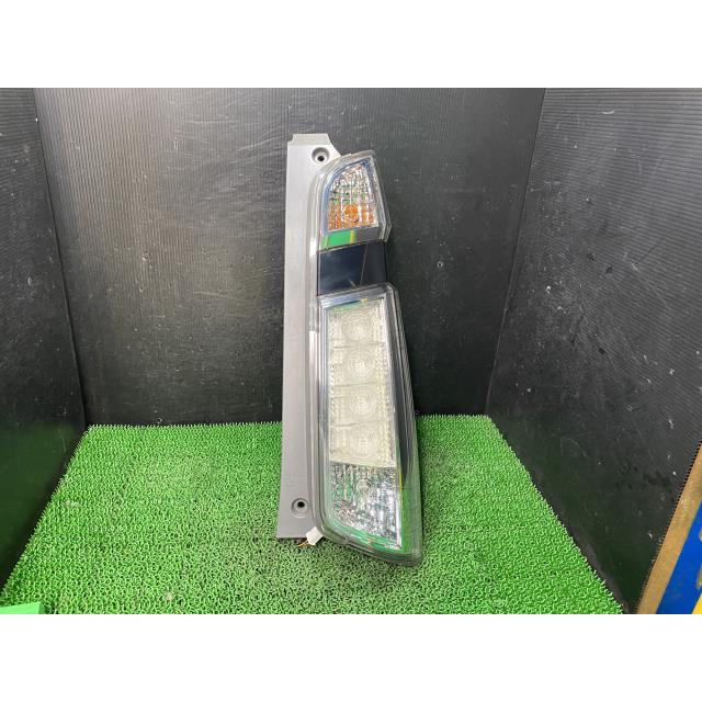 N−WGN DBA-JH1 右テールランプ YR617 W1400 33500-T6G-N01 : 202401250215500 : 株式会社イワマワークス - 通販 - Yahoo!ショッピング