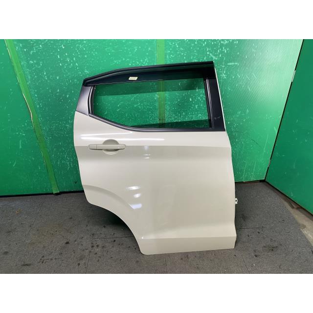 eKクロス 4AA-B35W 右RドアASSY M11/S45(M2SA) M2L2 5730B856 : 株式会社イワマワークス - 通販 - Yahoo!ショッピング