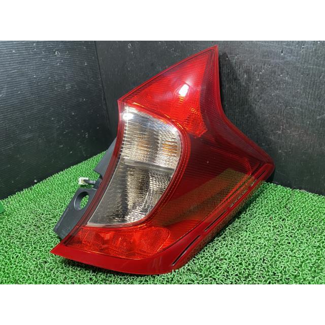 ノート DBA-E12 右テールランプ QAB D117 26550-3VA5B : 202411011015500 : 株式会社イワマワークス - 通販 - Yahoo!ショッピング