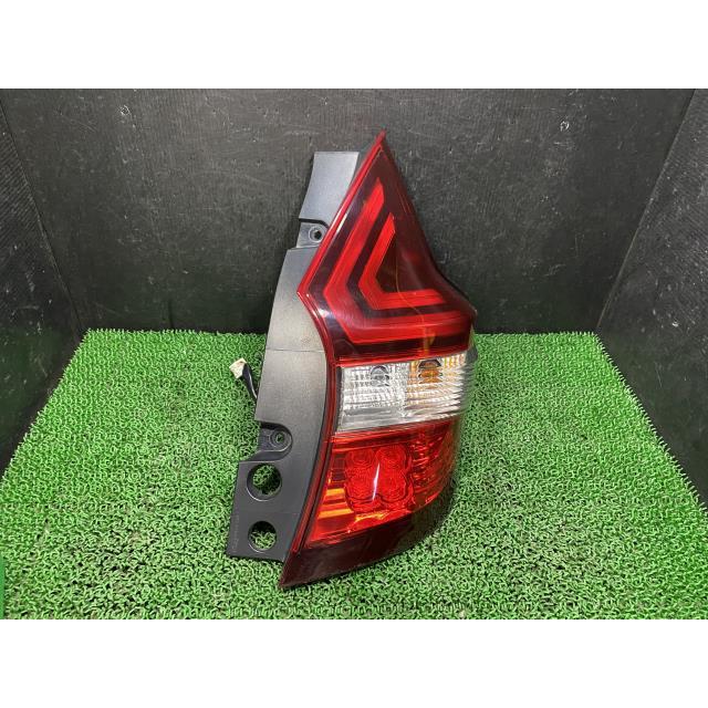 ノート DBA-E12 右テールランプ K23 D202 26550-5WK0B : 株式会社イワマワークス - 通販 - Yahoo!ショッピング