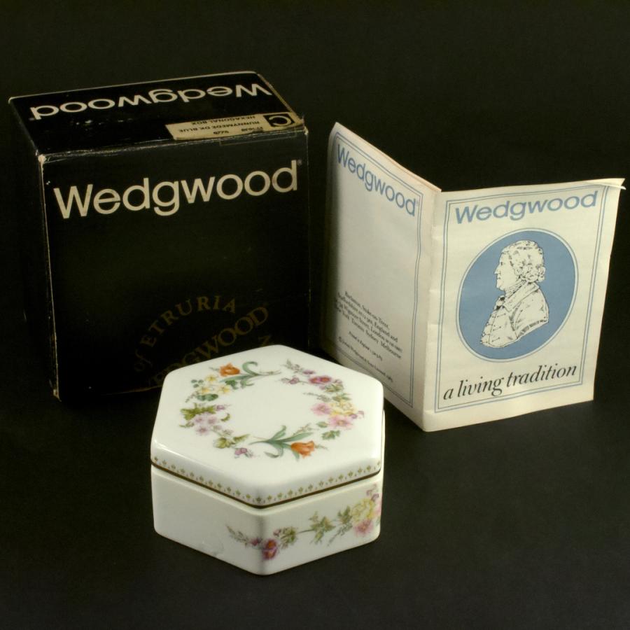 イギリス ウェッジウッド（WEDGWOOD） W4638 5226 RUNNYMEDE DK BLUE HEXAGONAL BOX ジャンク品 : いずみ洋行Yahoo!ショップ - 通販 ...