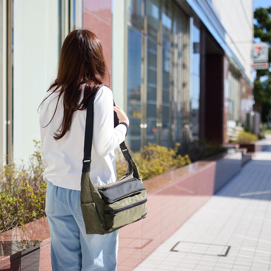 MOUSTACHE ショルダーバッグ ムスタッシュ メッセンジャーバッグ A4 メンズ レディース 大容量 大きめ A4が入る 斜めがけ 斜め掛け 軽量 BNB4441 : hv ...