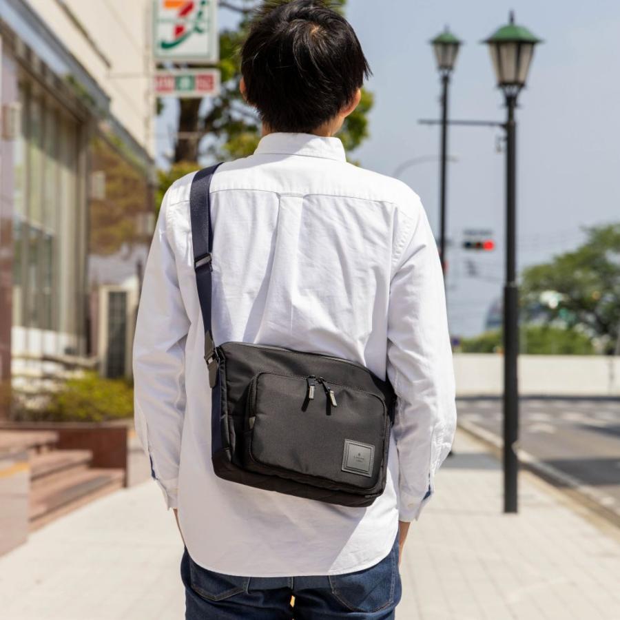 LANVIN en Bleu ランバン オン ブルー ショルダーバッグ B5 LANVIN en Bleu ランバン オン ブルー ショルダーバッグ B5