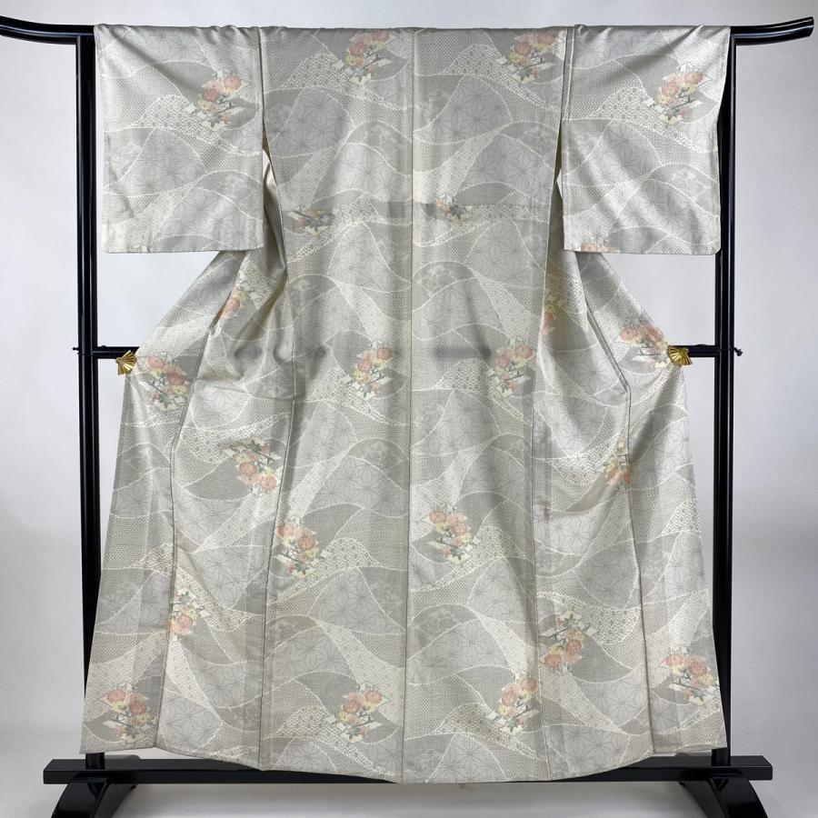 紬 身丈157.5cm 裄丈64cm M 単衣 草花 麻の葉 灰白 正絹 優品 中古 : リユースセレクトショップバイセル Yahoo!店 - 通販 - Yahoo!ショッピング