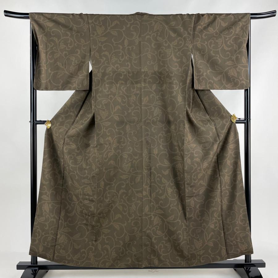 紬 身丈158cm 裄丈67cm M 袷 葡萄唐草 薄茶色 正絹 秀品 中古 : リユースセレクトショップバイセル Yahoo!店 - 通販 - Yahoo!ショッピング