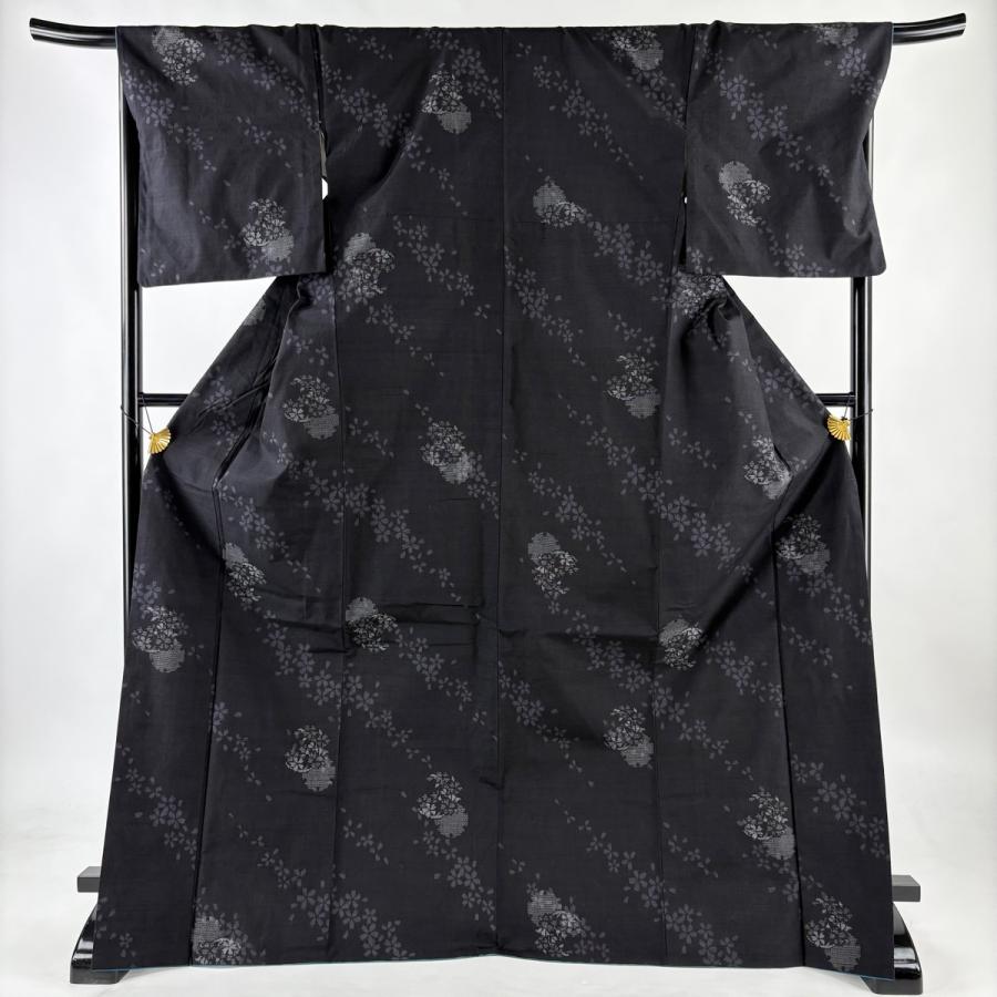 紬 身丈173.5cm 裄丈69cm L 袷 桜 雪輪 黒 正絹 名品 中古 : リユースセレクトショップバイセル Yahoo!店 - 通販 - Yahoo!ショッピング