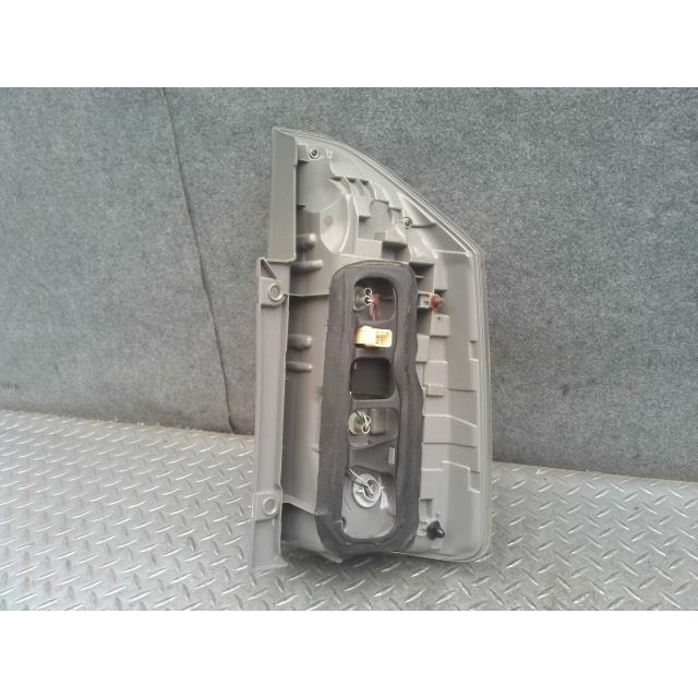 ヴォクシー DBA-ZRR70W 左テールランプ 81561-28564 : 国際オートパーツヤフー店 - 通販 - Yahoo!ショッピング