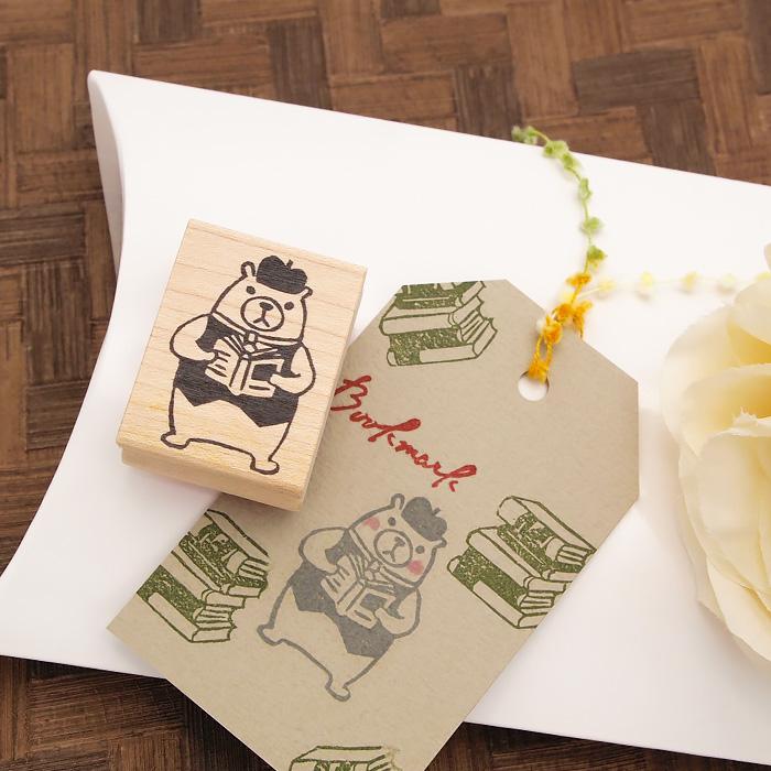 消しゴムはんこ ラバースタンプ 消しゴムスタンプ tugumi 読書をするクマの王子様 縦35.7mm×横24.1mm からふる屋 : スタンプ はんこ 印鑑のからふる屋 - 通販 ...