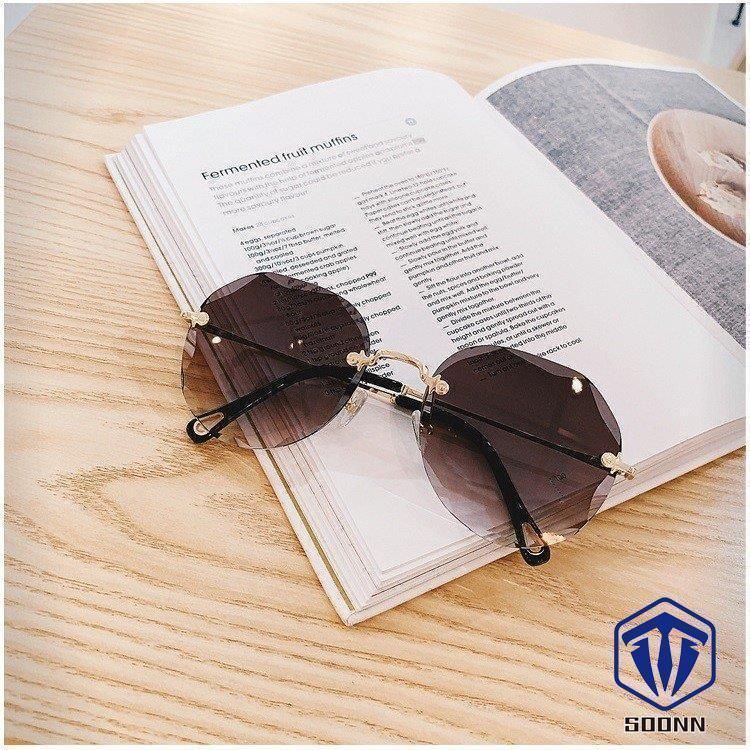 サングラス レディース 女性 ファッション小物 丸型 ヘキサゴン カラーレンズ ゴールドフレーム UV400 グラデーション バイカラー ブルー グレ :kato5 ...