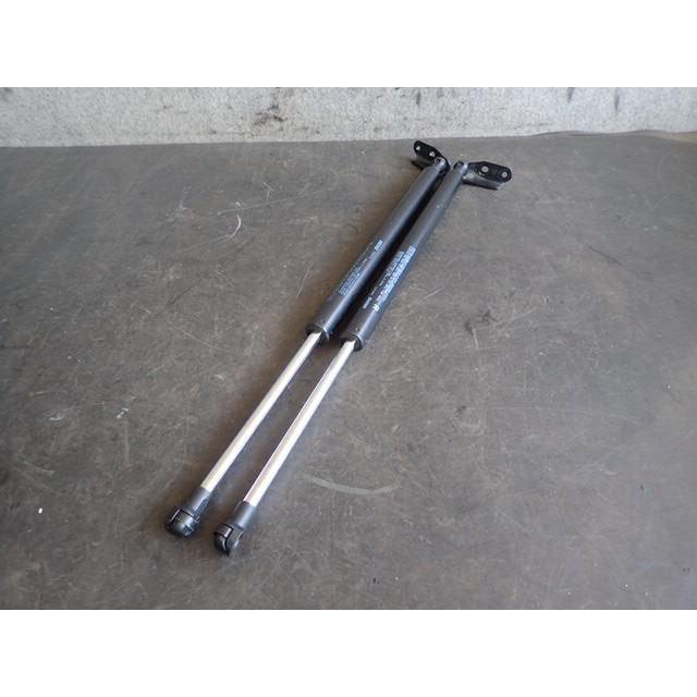 プレマシー DBA-CWEFW バックドアダンパー C513 C513-62-620A : NOTOオートリサイクル - 通販 - Yahoo!ショッピング