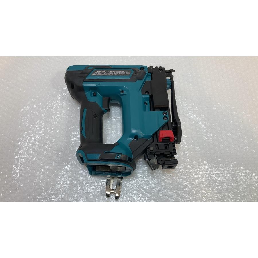 マキタ makita 18v 充電式タッカ ST421DZK ケース・ゴーグル付属 ステープル：4mm × 13〜25mm J線 低振動機構 ...