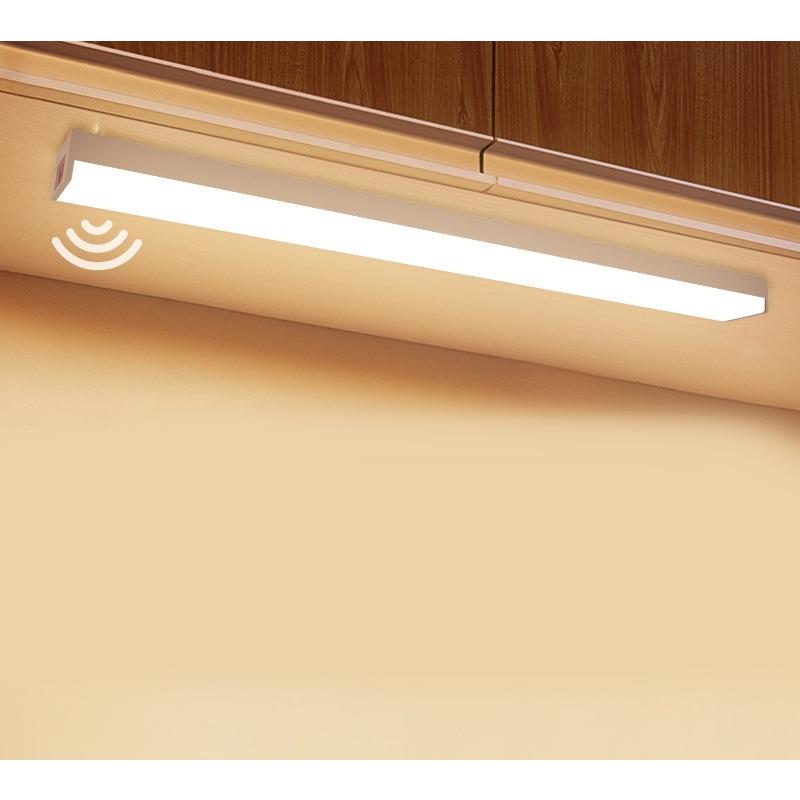 人感センサーライト LED 壁掛け照明 USB充電式 自動点灯 壁面 配線なし マグネット 磁石 廊下 階段 玄関 リビング 寝室 クローゼット 押し : KAWAeMON - 通販 ...