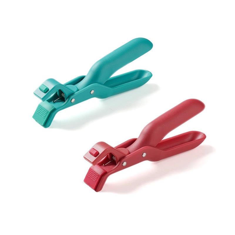 鍋つかみ クリップ ハンドル 鍋グリップ トング 滑り止め 掴める 耐熱皿 グリル オーブン 電子レンジ フライパン : KAWAeMON - 通販 - Yahoo!ショッピング