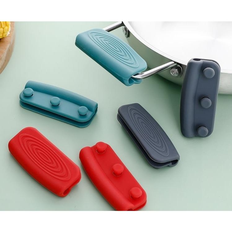 取っ手カバー シリコンカバー 2個セット 鍋つかみ キッチン用品 持ち手カバー 耐熱 シリコン 滑り止め ハンドルカバー 取り付け簡単 穴あき ソフト : KAWAeMON - 通販 ...