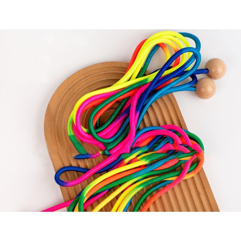長なわ 5m なわとび 子供 大縄跳び 長縄跳び 透明 木製グリップ ボール型 カラフル レインボー おしゃれ かわいい 練習 運動 外遊び ジャンプ : KAWAeMON - 通販 ...
