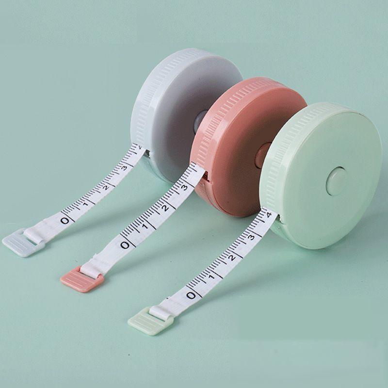 メジャー 巻き尺 1.5m 150cm 巻き取り式 ボタン ミニ コンパクト 丸型 サークル 採寸 計測 身体測定 裁縫 手芸 DIY シンプル 持ち : KAWAeMON - 通販 ...