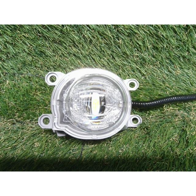 カローラクロス 3BA-ZSG10 左フォグランプ 2ZR-FAE 218 コイト 美品 低走行 81220-12240 : 河村自動車工業 ...