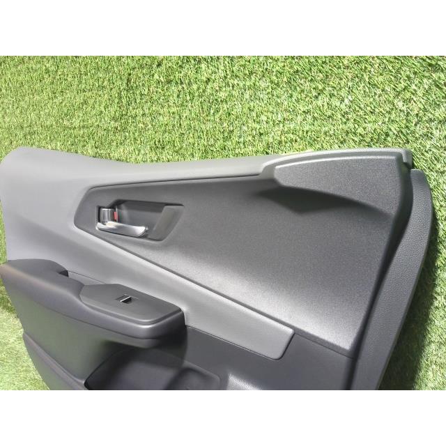 プリウス 6AA-MXWH60 左Fドアトリム M20A-FXS 089 美品 新車外し 67620-47700-C1 : 河村自動車工業 ヤフー店 - 通販 - Yahoo!ショッピング