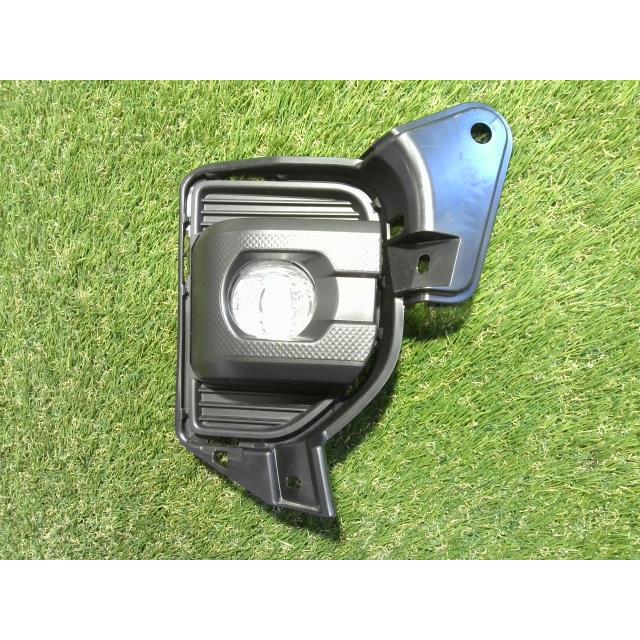 ハイエース 3BA-TRH214W 右フォグランプ 2TR-FE 070 コイト 6型 81211-52140 : 河村自動車工業 ヤフー店 ...
