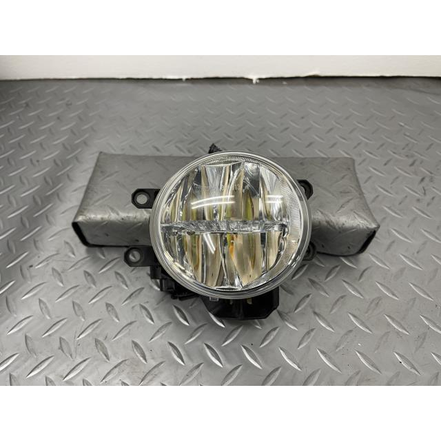 クラウン GRS210 右 フォグ ランプ 81210-30420 : 577630000010850 : 株式会社川島商会 ネット事業部 - 通販 - Yahoo!ショッピング