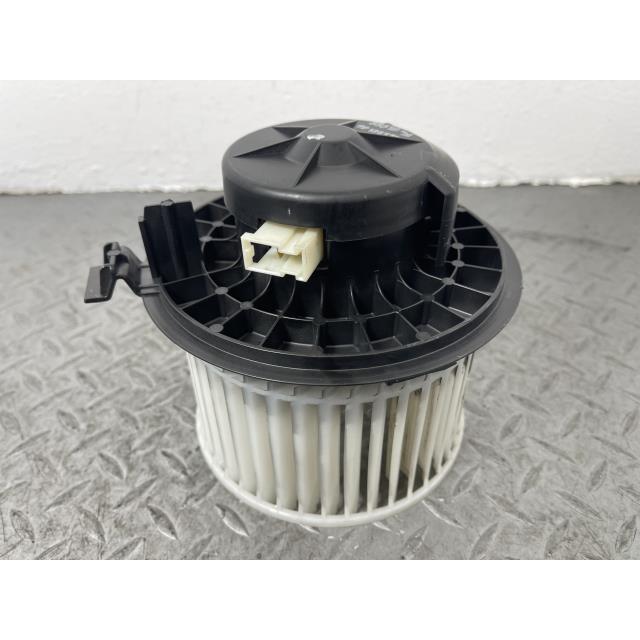 ノート E11 ブロア ファン モーター 27226-EE91C : 株式会社川島商会 ネット事業部 - 通販 - Yahoo!ショッピング