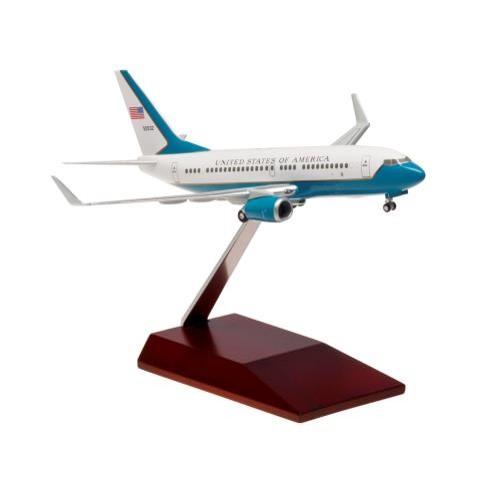 エアプレーンモデル 1/200 HoganWings/ホーガンウイングス B737-700(C-40) アメリカ空軍完成モデル/木製スタンド ...