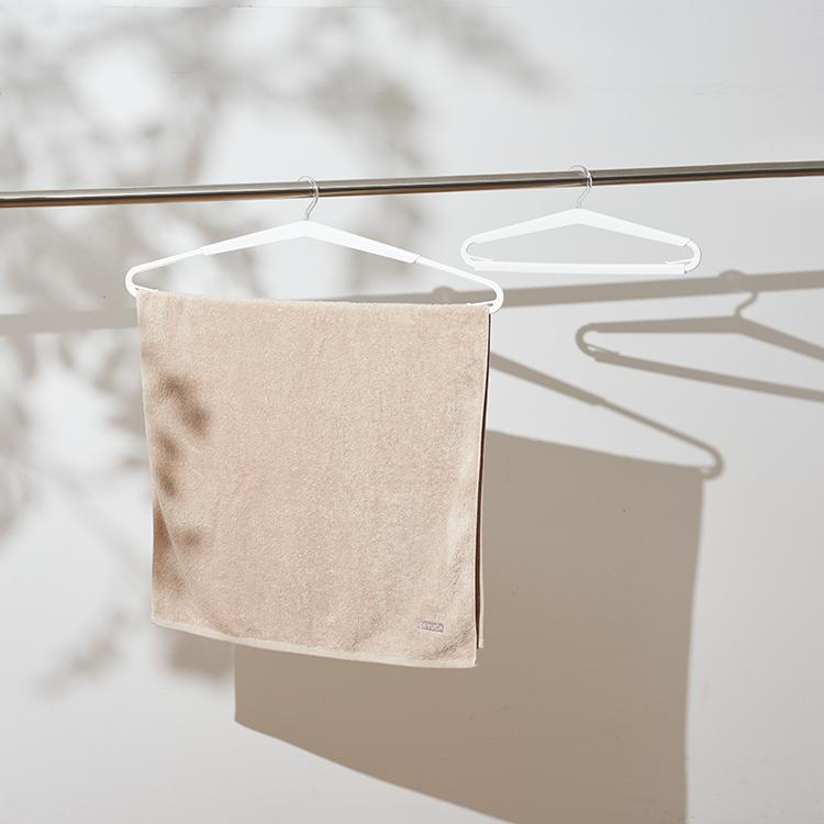 KEYUCA（ケユカ） バスタオルハンガー タオルハンガー 物干しハンガー ハンガー バスタオル タオル[AST 伸縮バスタオルハンガー KEYUCA ケユカ] : KEYUCA Yahoo ...