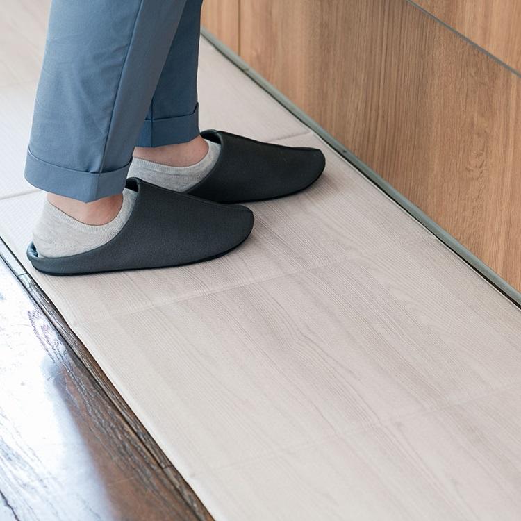 KEYUCA クッション 柔らかい 滑り止め付き 防炎｜拭けるキッチンマット木目 抗菌 防カビ 防炎 45×240cm KEYUCA(ケユカ) (グッドプライス) : KEYUCA Yahoo ...