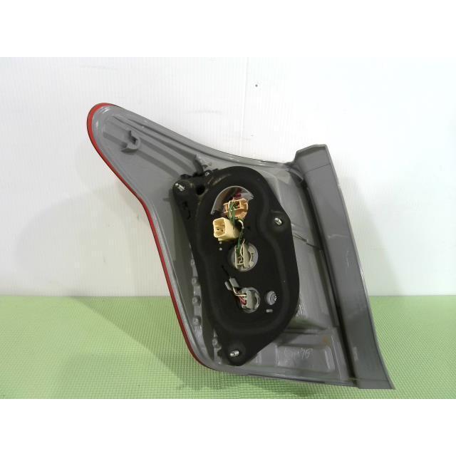 カローラフィールダー DBA-NZE141G 右テールランプ テールレンズ 209 81550-13690 : キタグチ ヤフー店 - 通販 - Yahoo!ショッピング