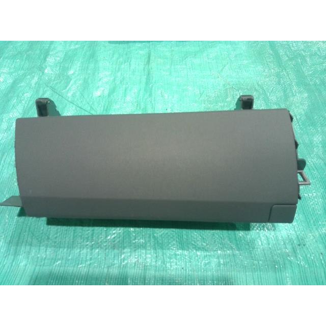 プリウス DAA-ZVW30 「グローブボックス」 8T5 55511-47030-B0 : 202205078579901 : キタグチ ...